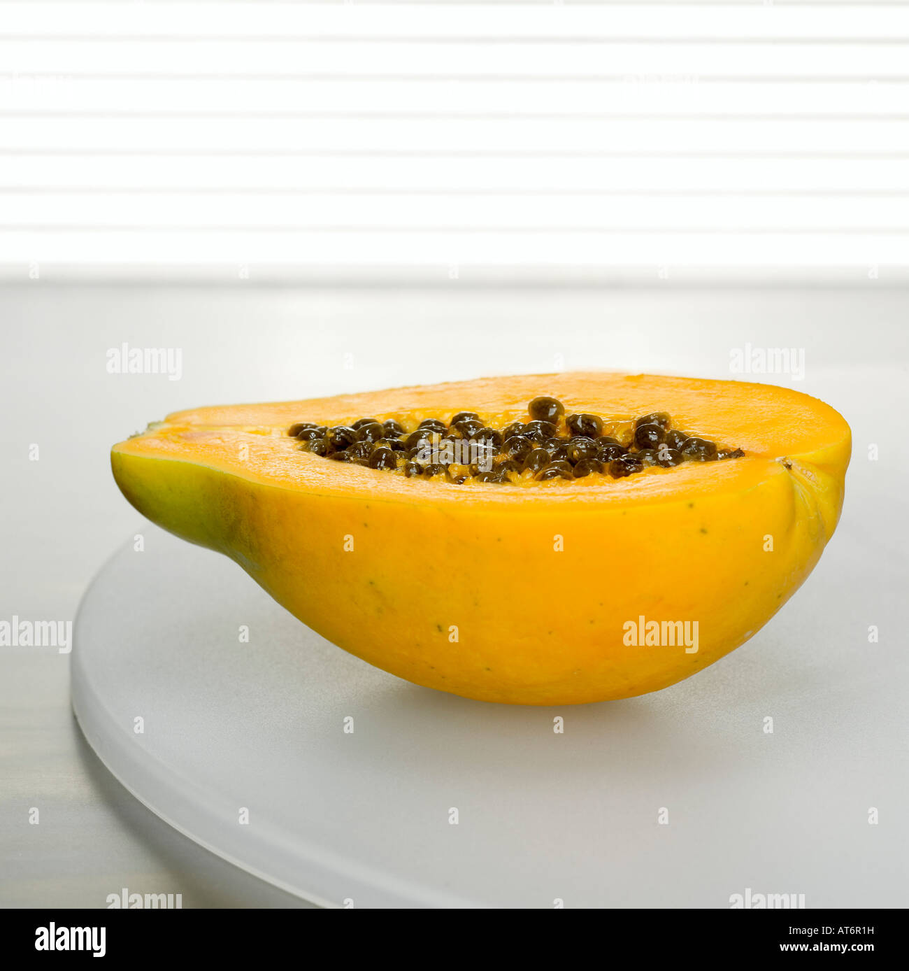 Fruit half halved papayas hi-res stock photography and images - Alamy