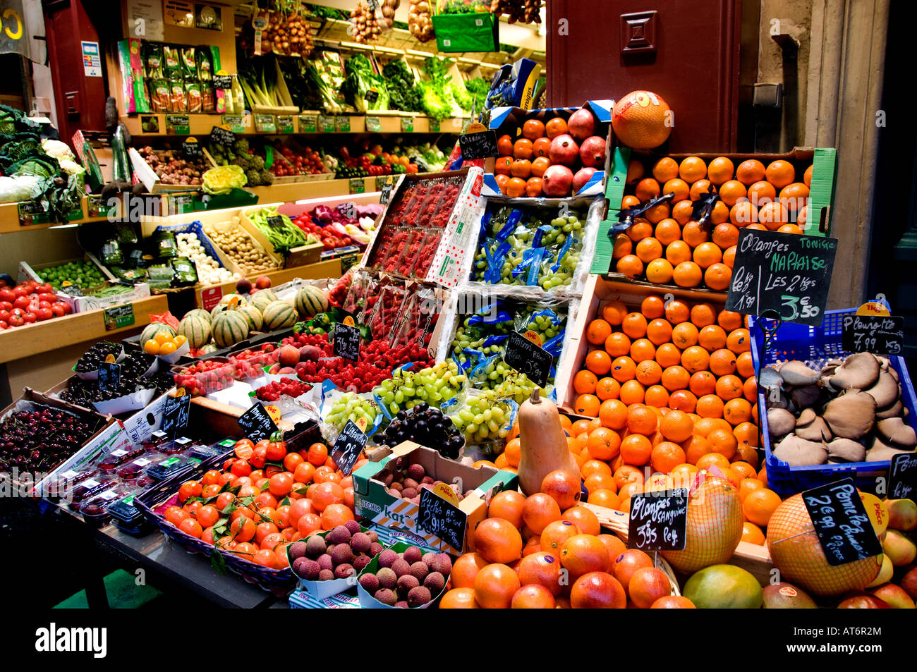 Montmartre Parisian France French Parisian France French Shop Market ...