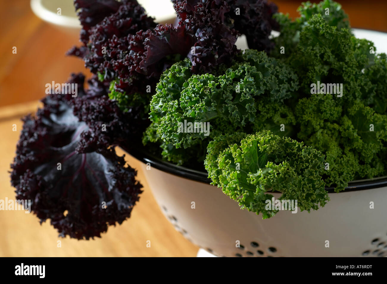 Purple curly kale hi-res stock photography and images - Alamy