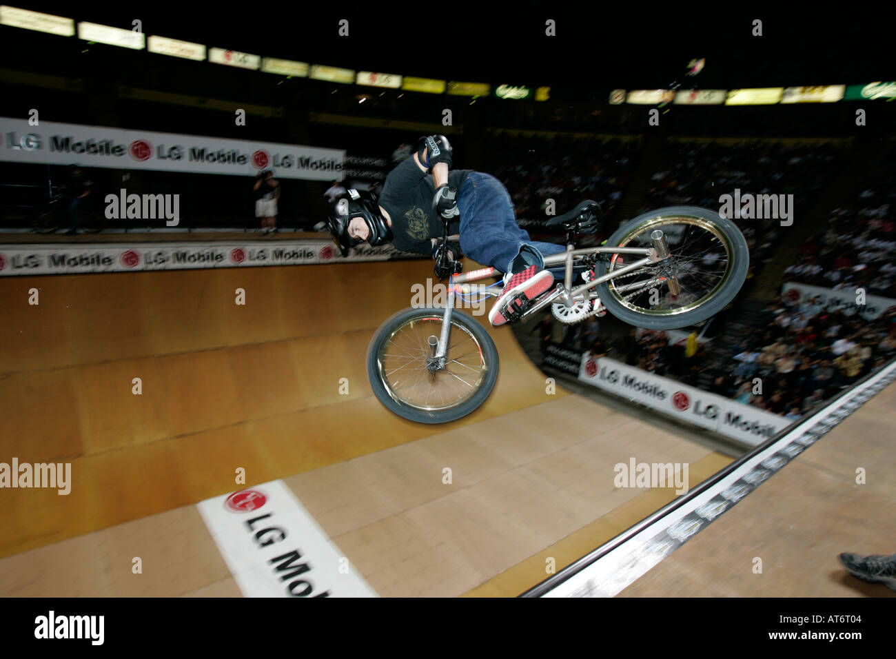 BMX ACTION LG WORLD CHAMPIONSHIPS MANCHESTER ENGLAND RIDER TOM STUBER ...