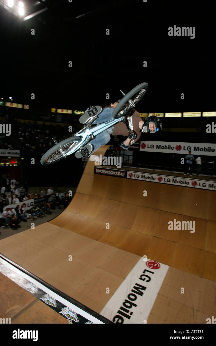 LG WORLD CHAMPIONSHIPS MANCHESTER ENGLAND RIDER SIMON TABRON Stock ...