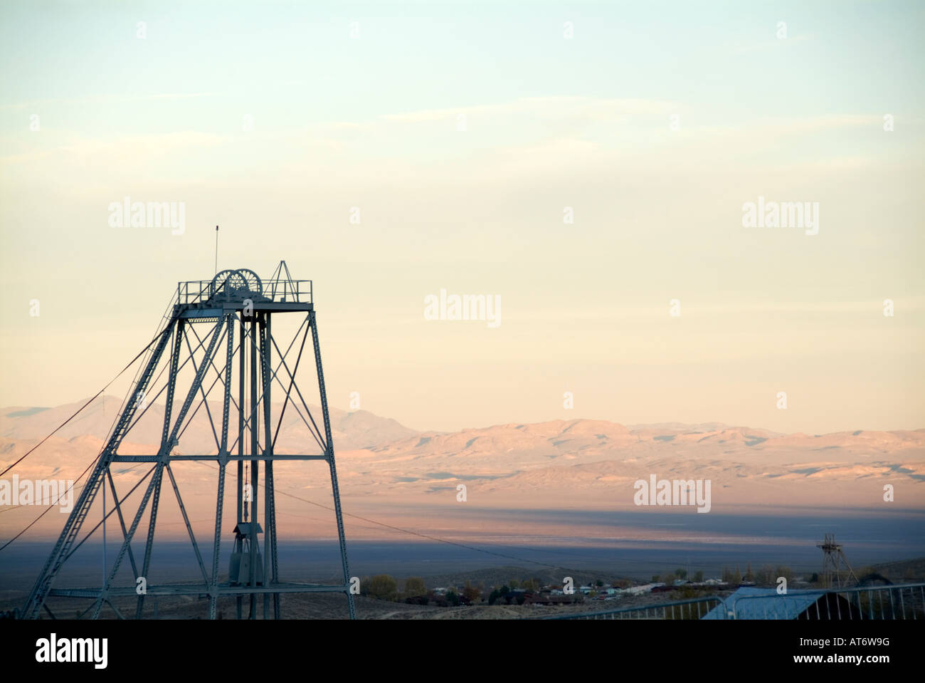 mine mining gold shaft lifting gear nevada rush Stock Photo - Alamy