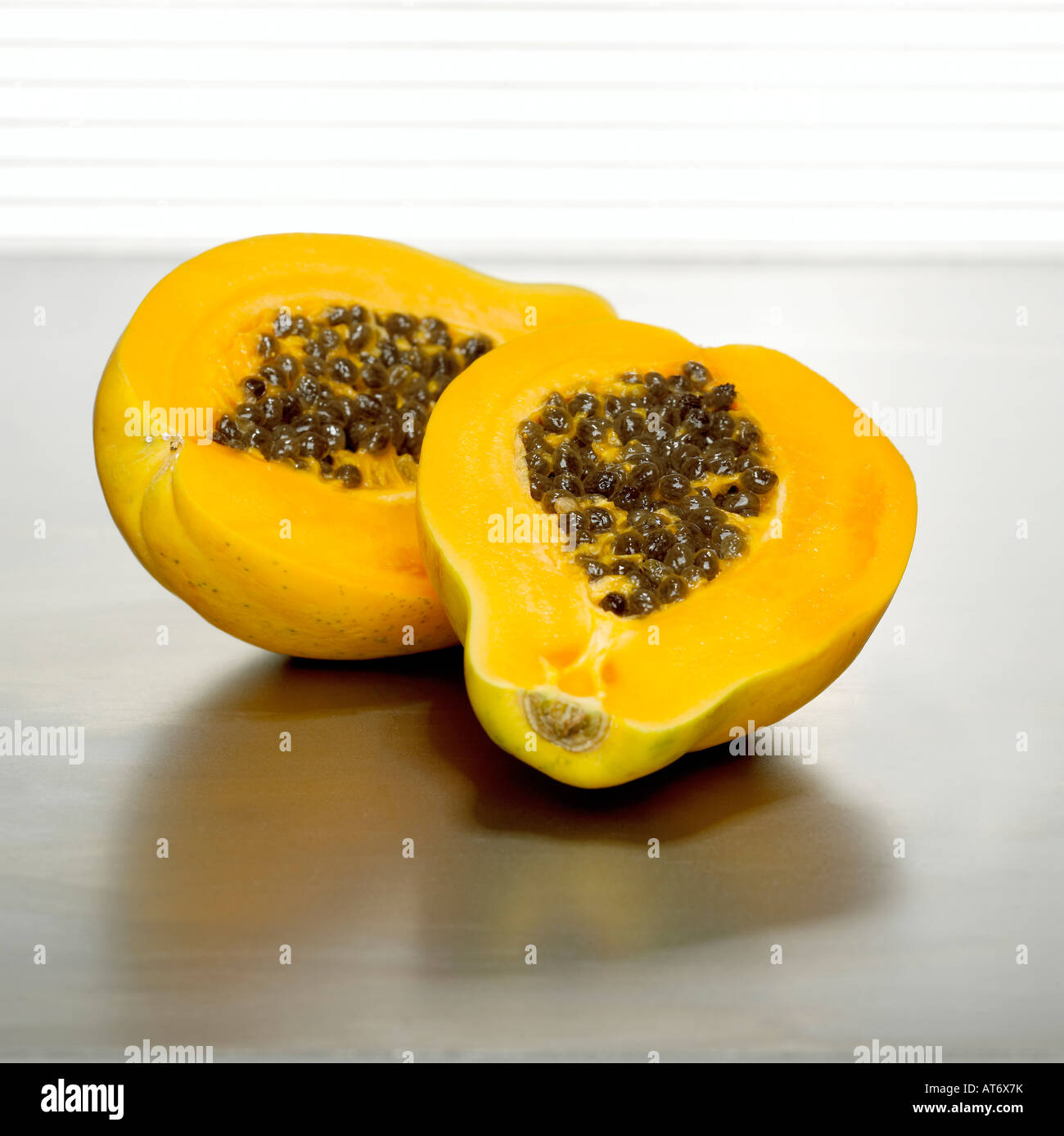 Fruit half halved papayas hi-res stock photography and images - Alamy