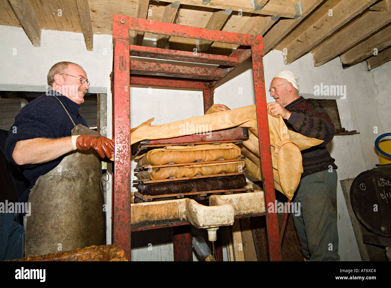 Cyder press hi-res stock photography and images - Alamy