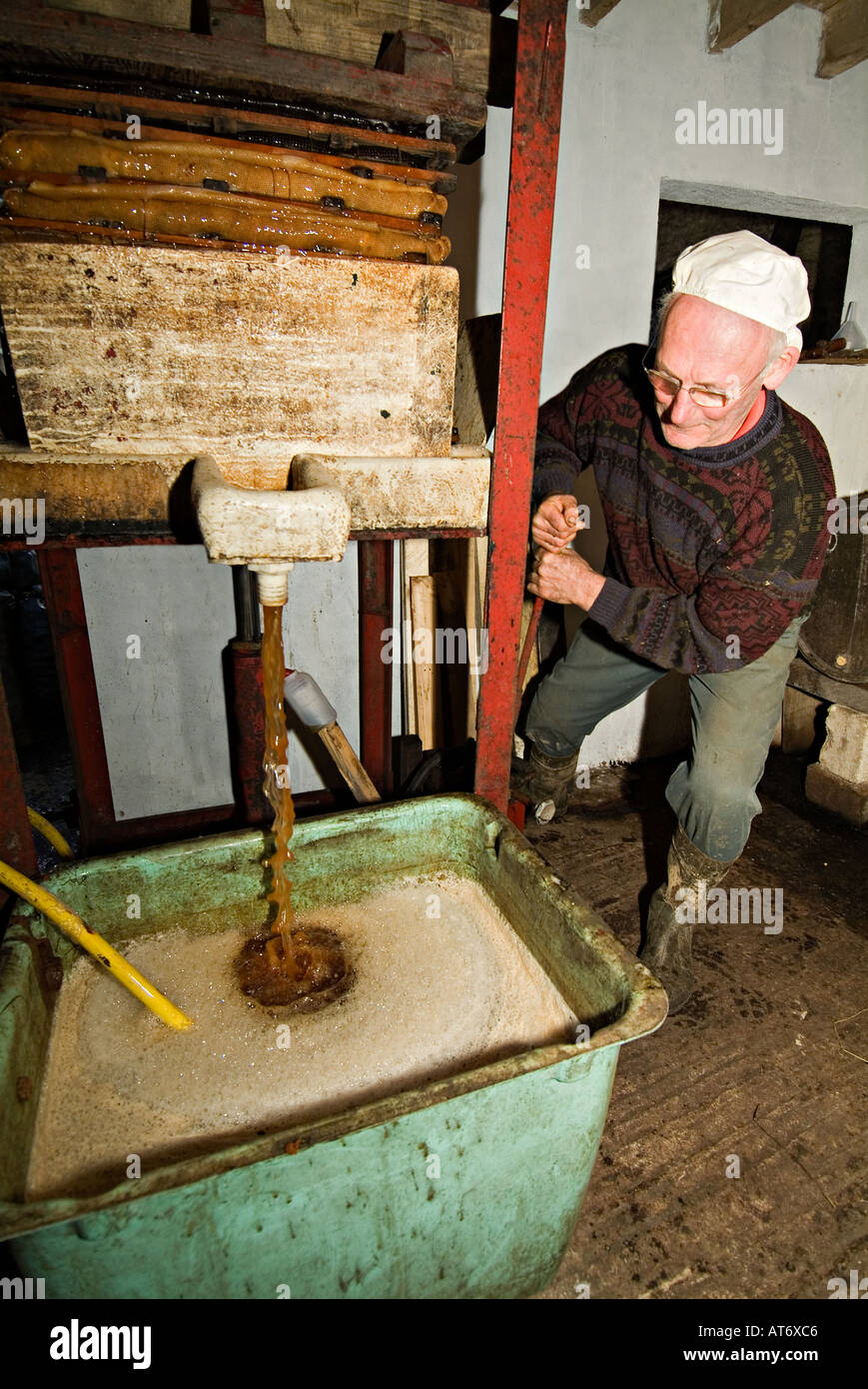 Traditional devon cider making hi-res stock photography and images - Alamy