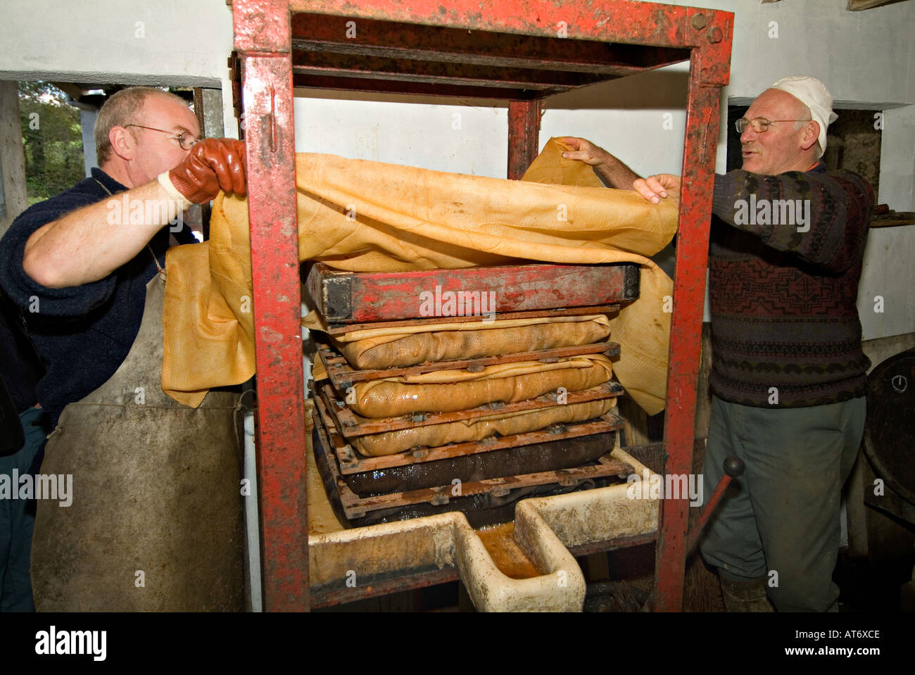 Cyder press hi-res stock photography and images - Alamy