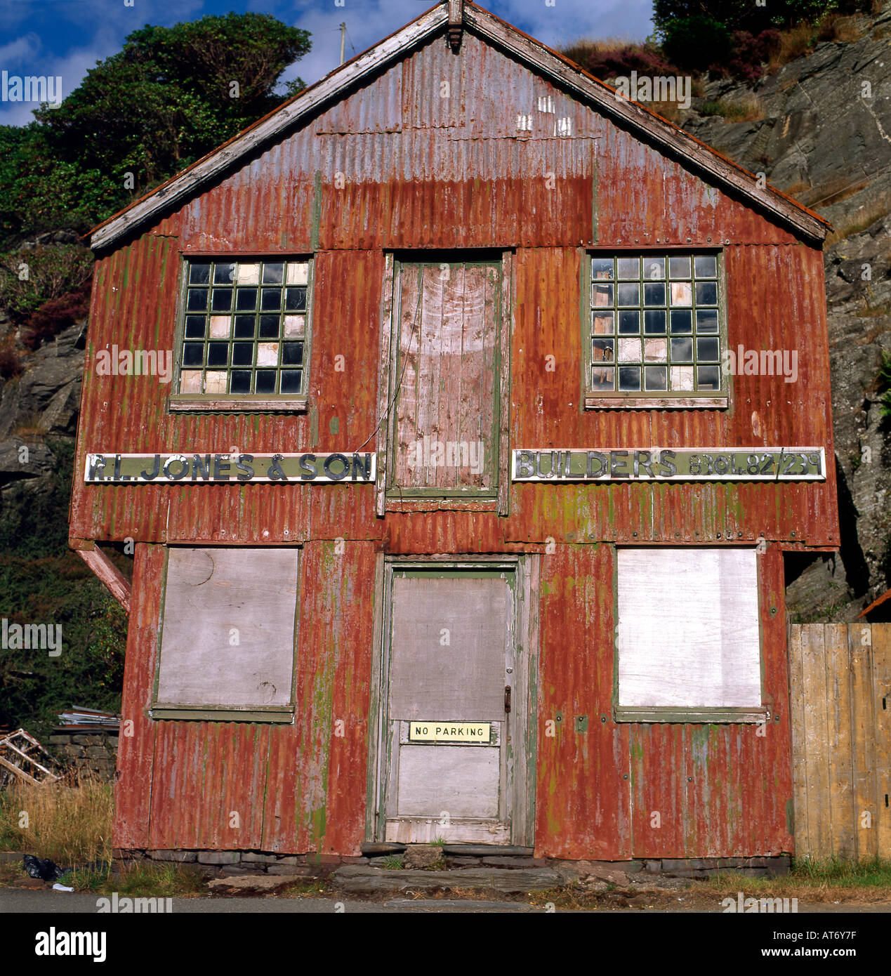 Slate mining abandoned buildings hi-res stock photography and images ...