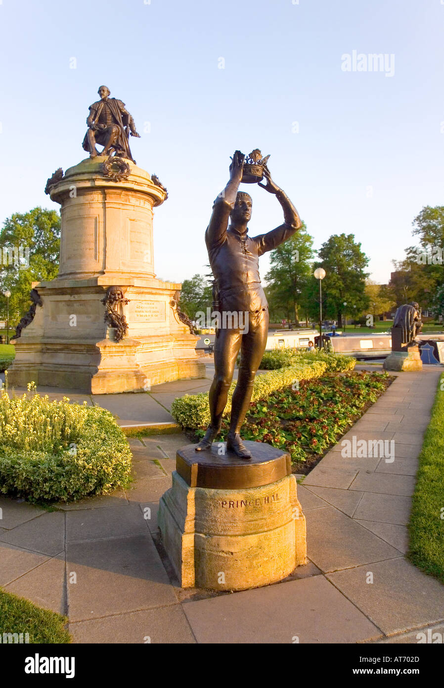 warwickshire stratford upon avon stratford on avon statue of ...