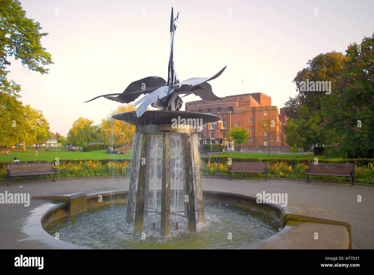 Shakespeare memorial theater hi-res stock photography and images - Alamy