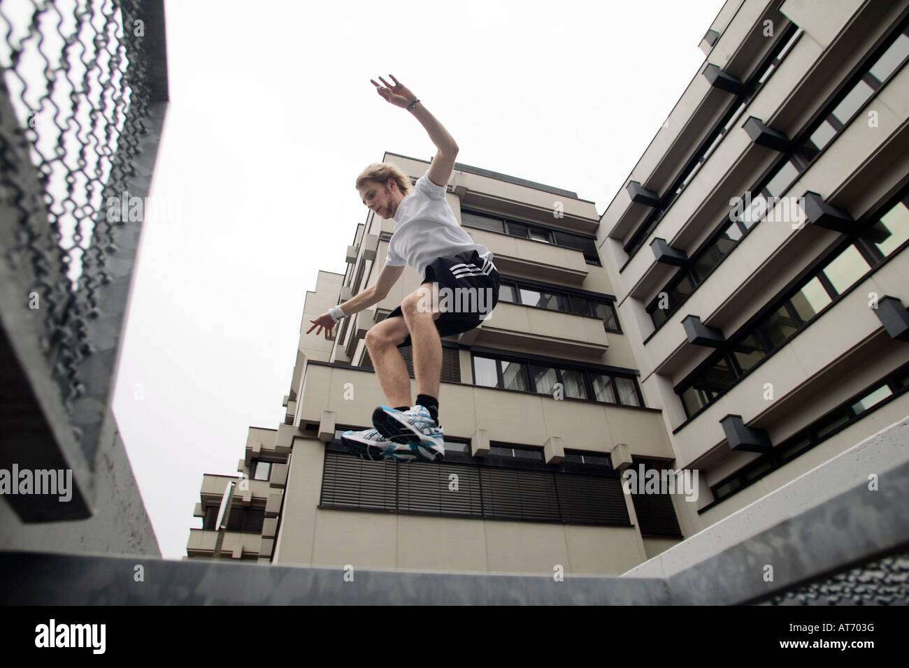 Le parcours parkour hi-res stock photography and images - Alamy