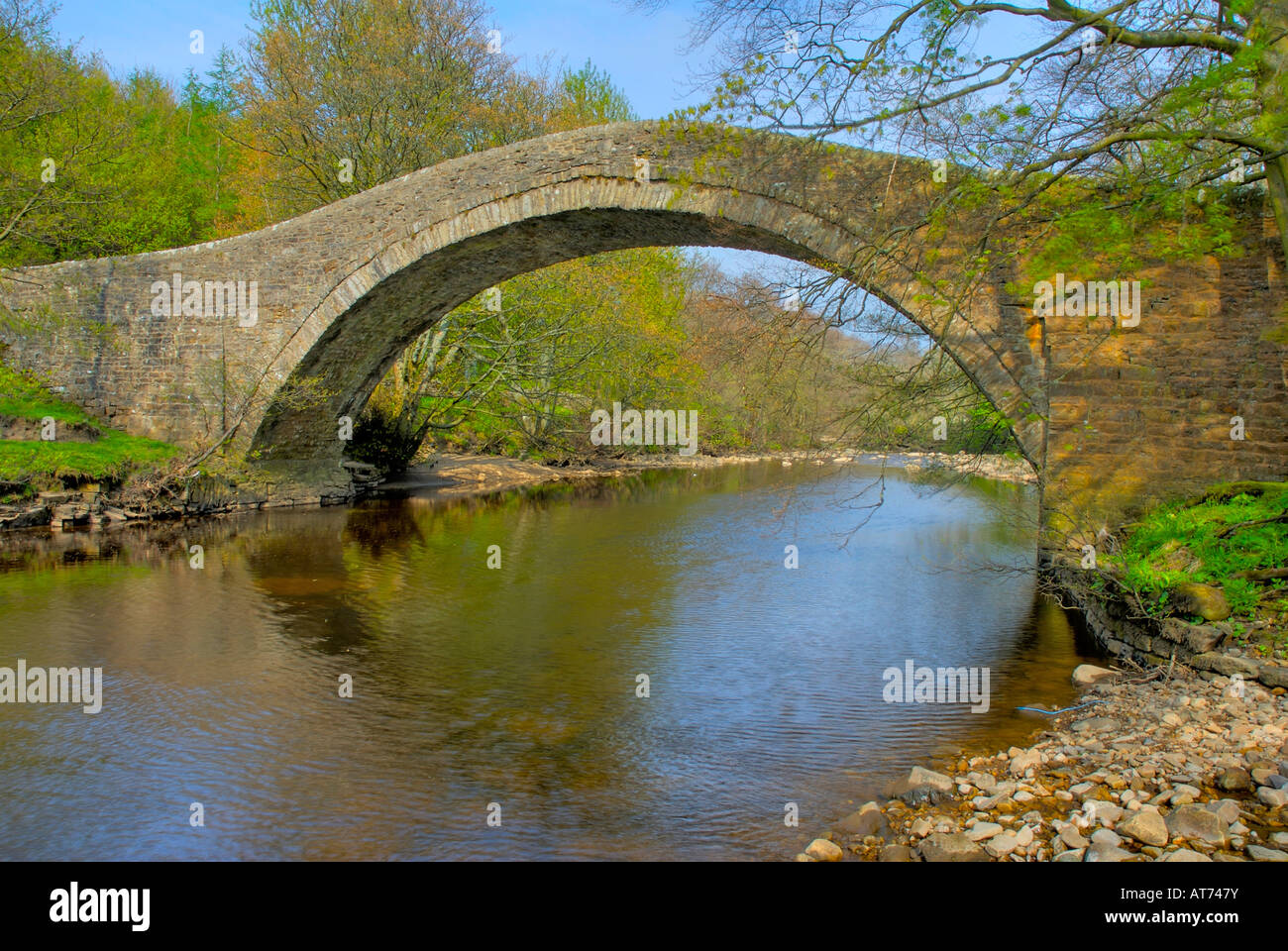 Ivelet packhorse bridge over River Swale, Swaledale, Yorkshire Dales ...