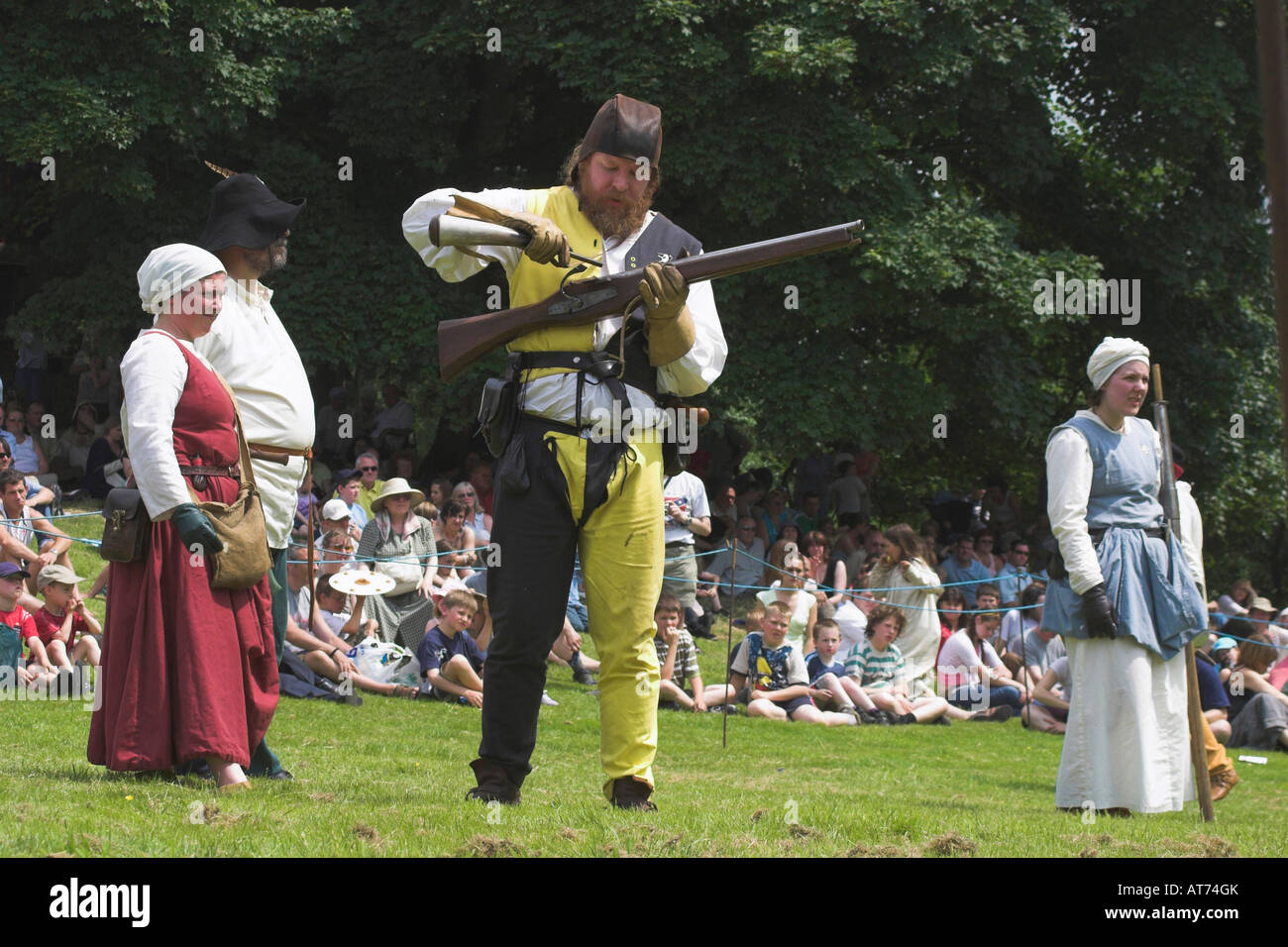 Medieval gun hi-res stock photography and images - Alamy
