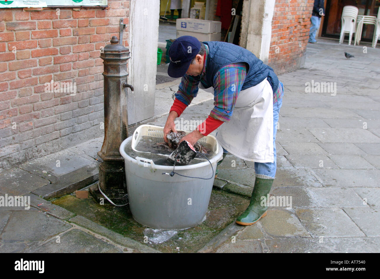 Gutting of fish hi-res stock photography and images - Alamy