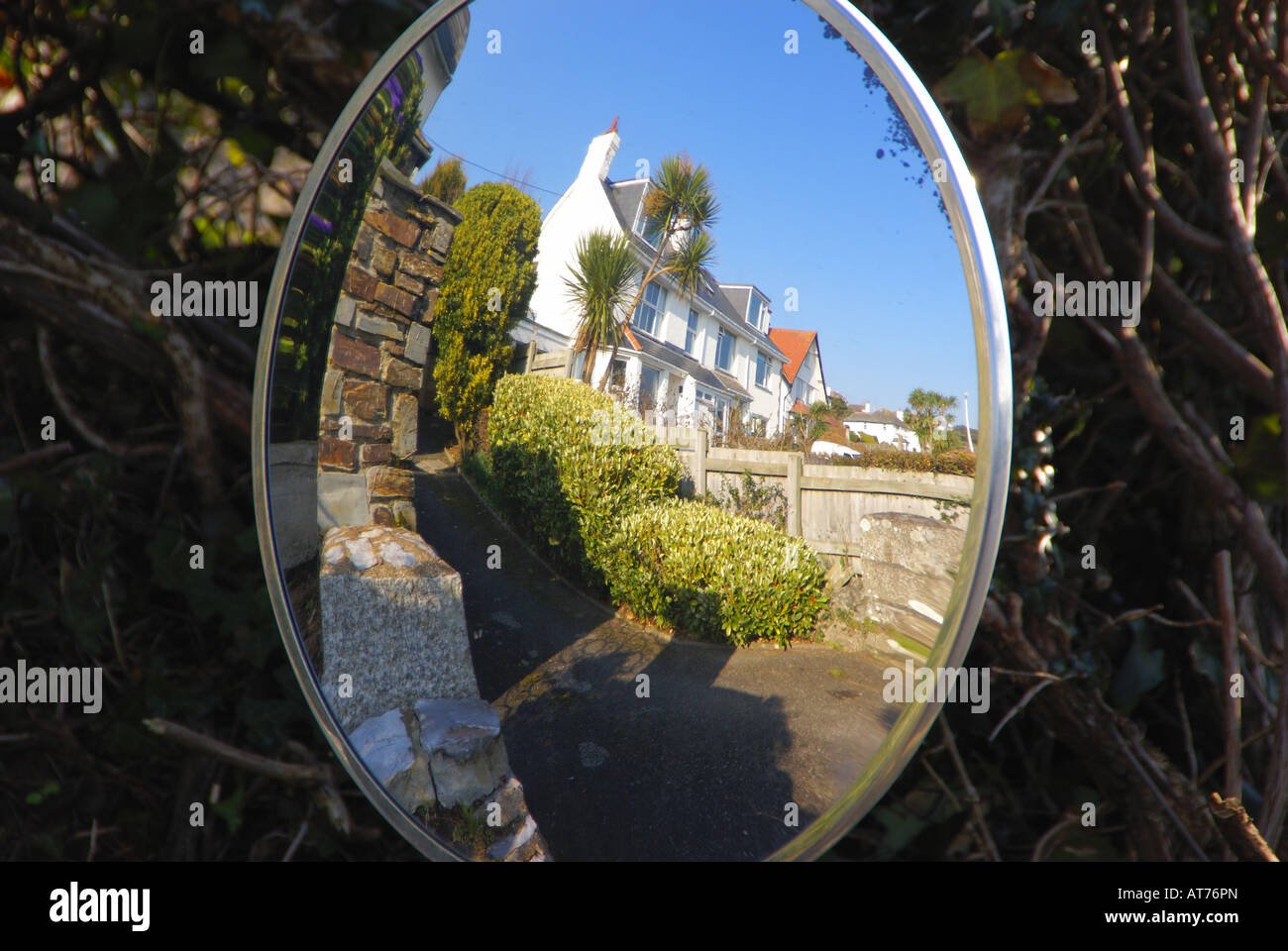 White house on the coast hi-res stock photography and images - Alamy