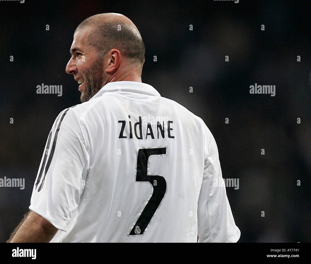 Real Madrid's French midfielder Zinedine Zidane celebrates smiling ...