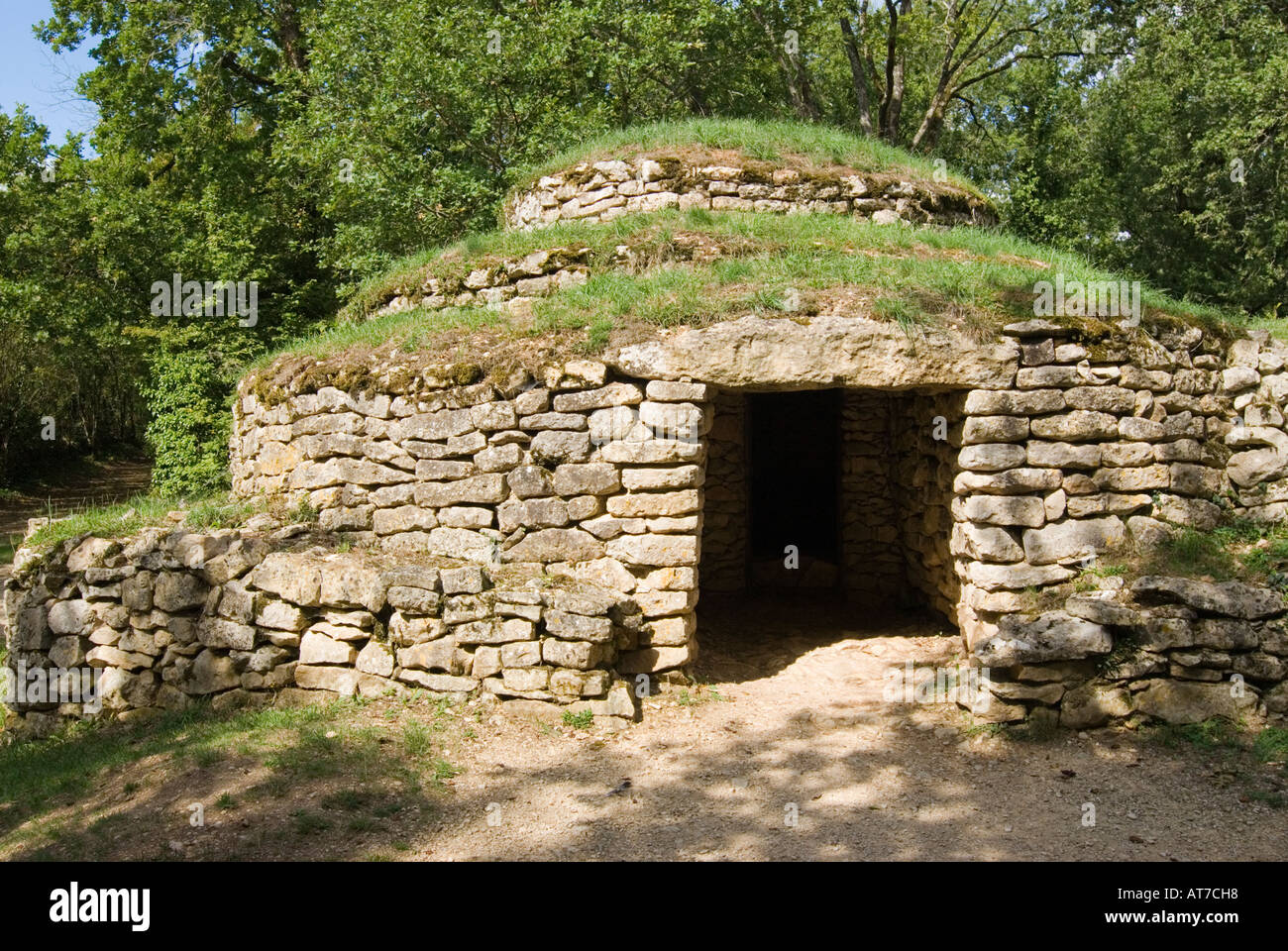 Tumulus of bougon hi-res stock photography and images - Alamy