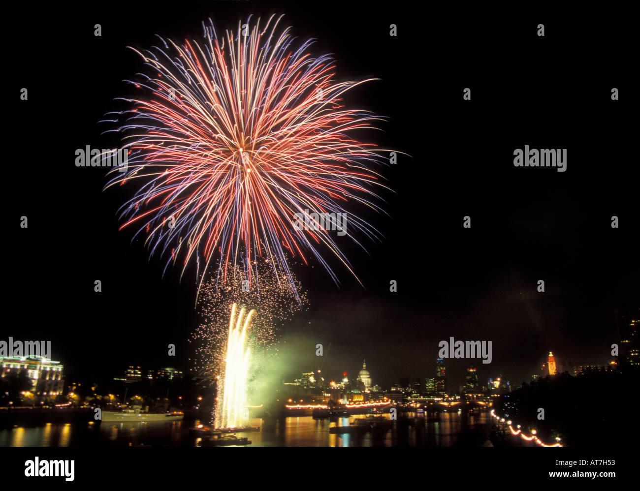 Lord Mayor's show fireworks display on the Thames Stock Photo - Alamy