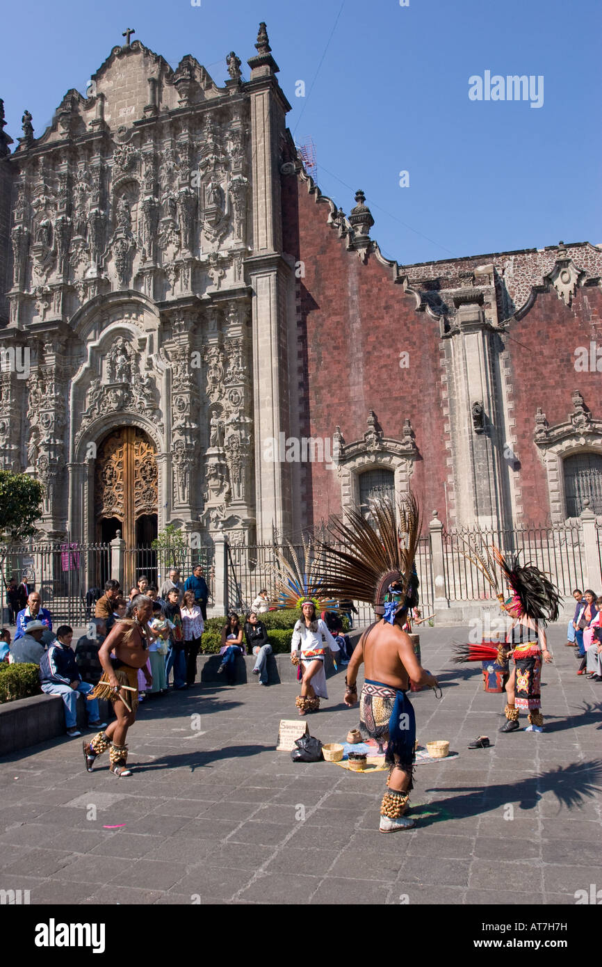 Danzantes aztecas hi-res stock photography and images - Alamy