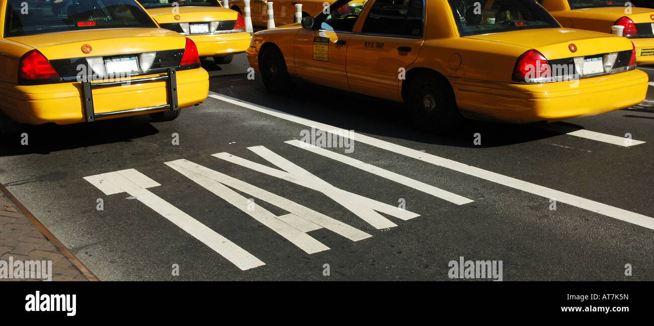 yellow cabs in manhattan Stock Photo - Alamy