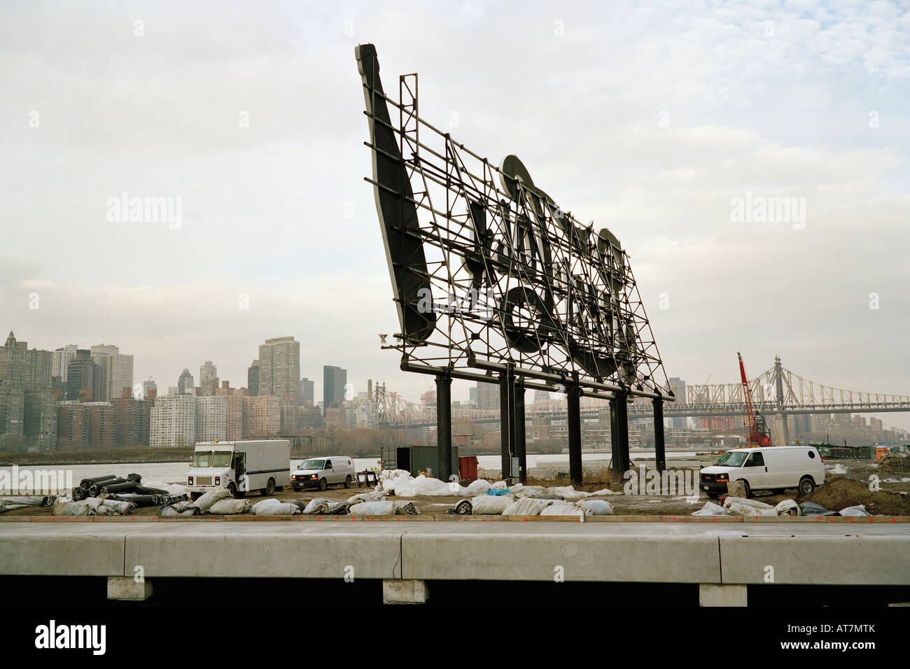 Backside of a sign overlooking the East River Stock Photo - Alamy