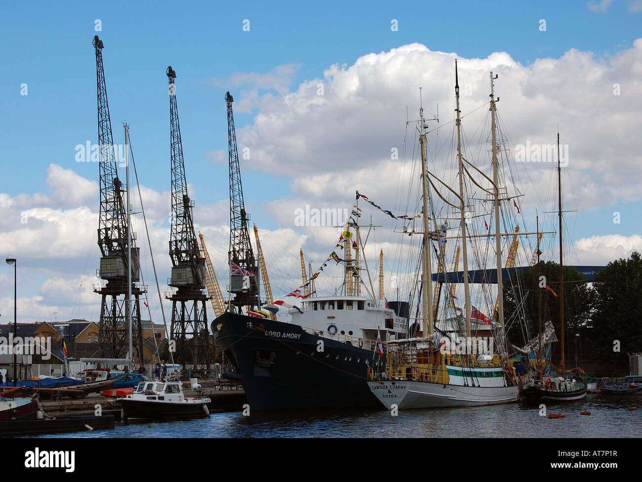 Millwall docks hi-res stock photography and images - Alamy