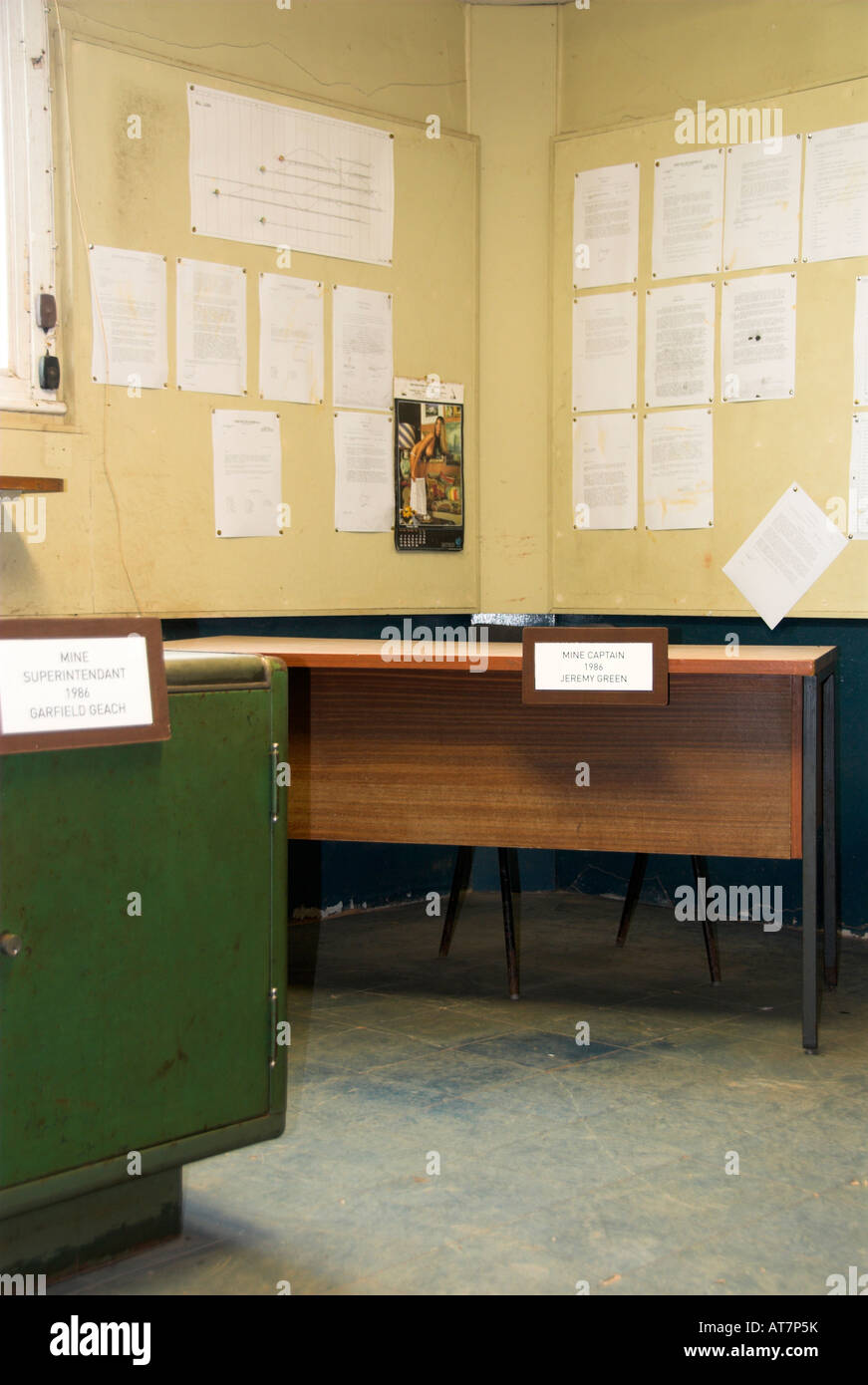 1980s office desks hi-res stock photography and images - Alamy