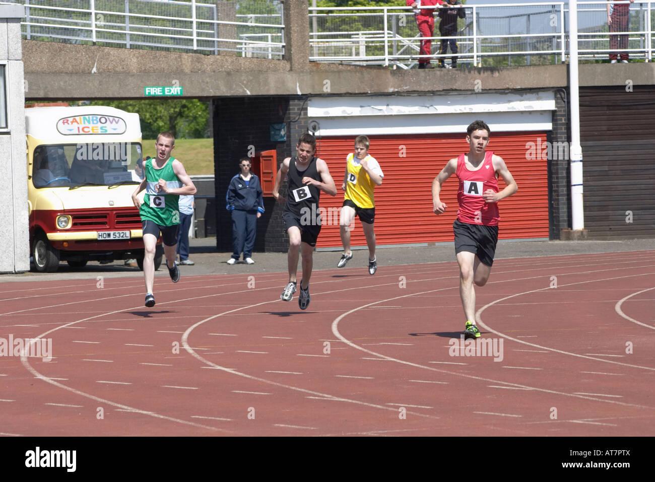 Teenage athletics hi-res stock photography and images - Alamy