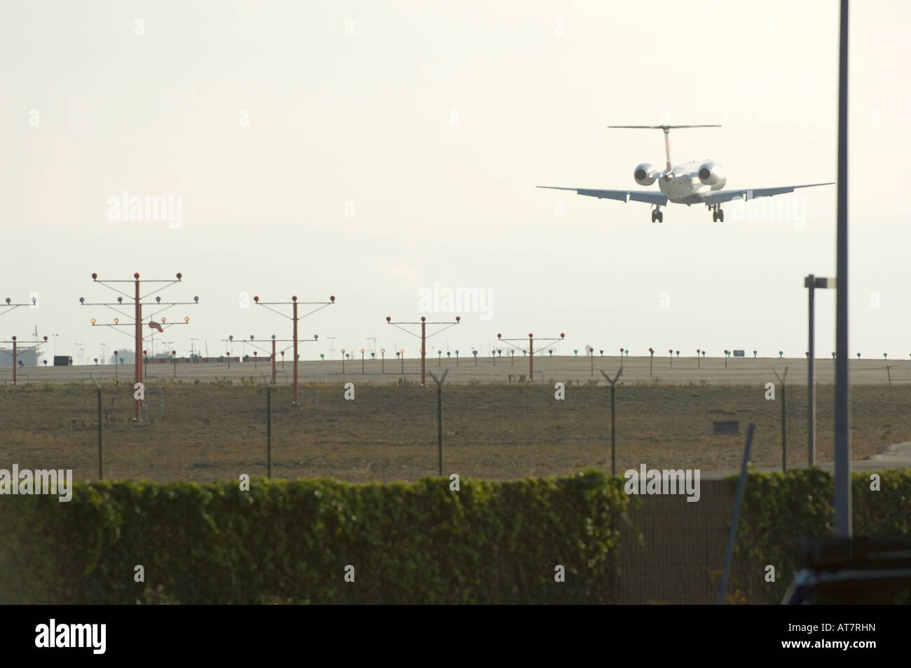 Aircraft landing at Los Angeles International Airport in the haze Stock ...