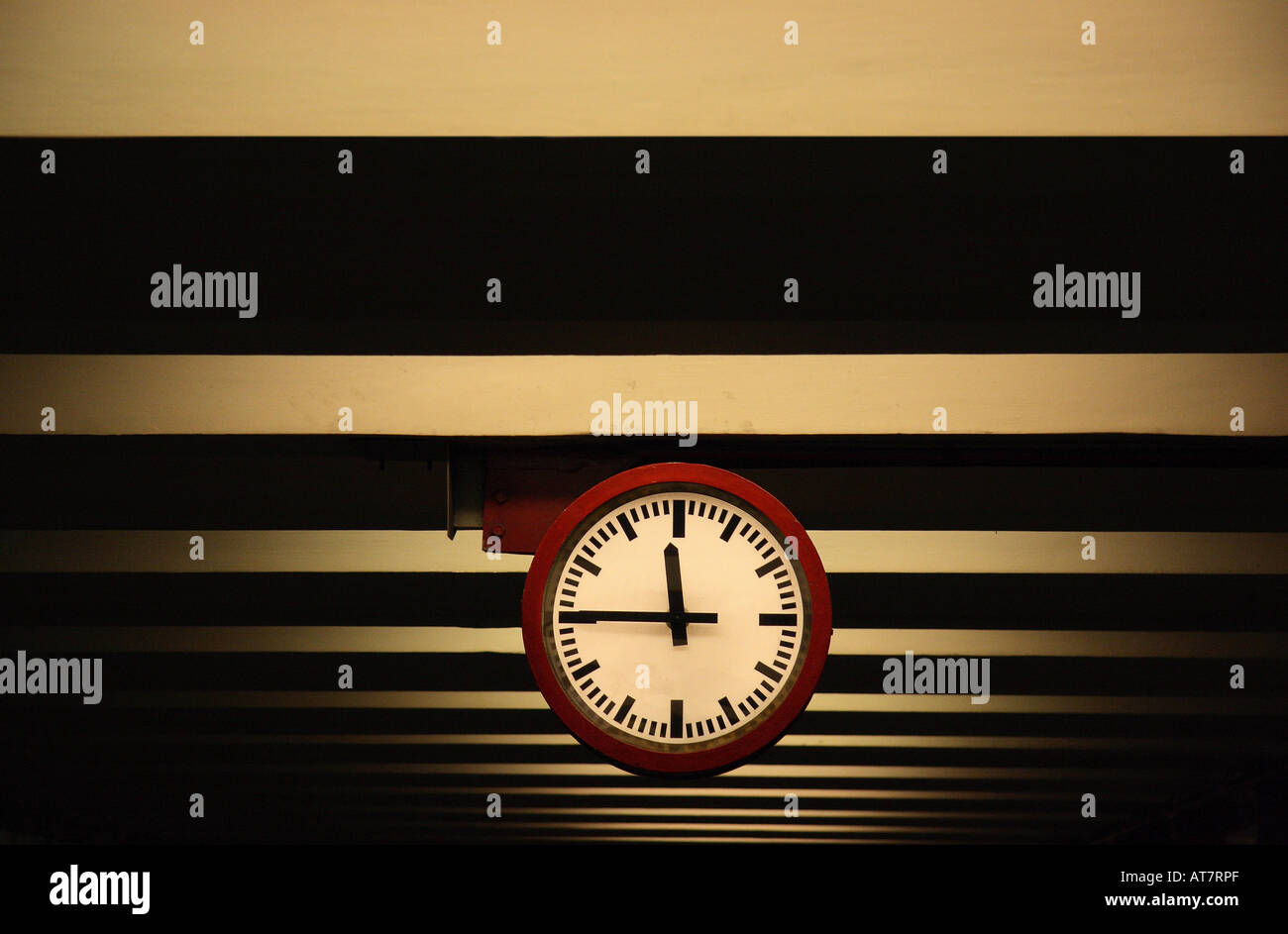 U bahn clock hi-res stock photography and images - Alamy