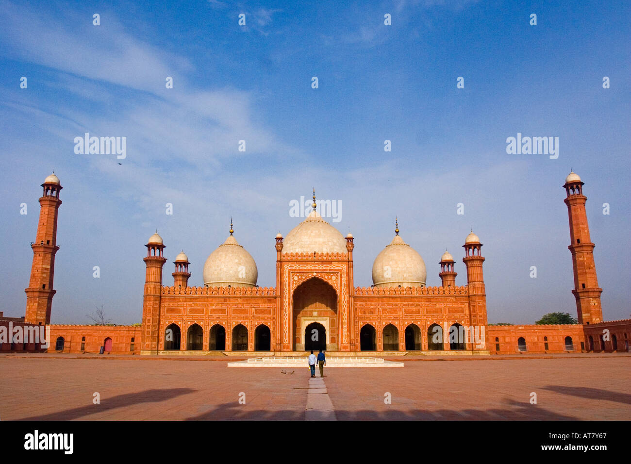 Detail of the moghul style facade of the Badshahi Mosque Lahore ...