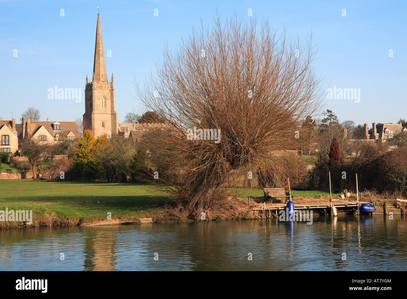 St lawrence church lechlade hi-res stock photography and images - Alamy