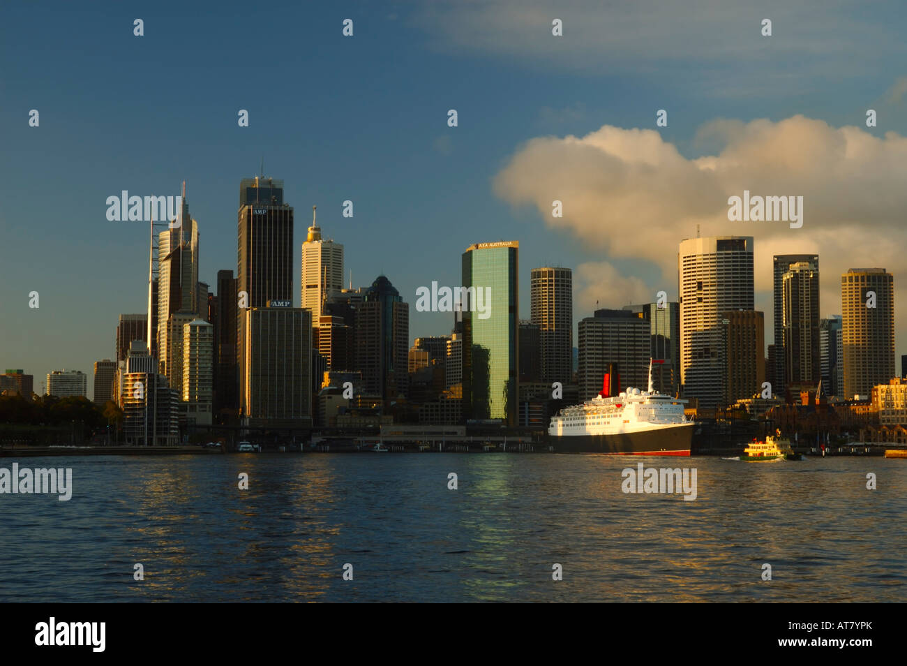 Qe2 sydney harbour hi-res stock photography and images - Alamy
