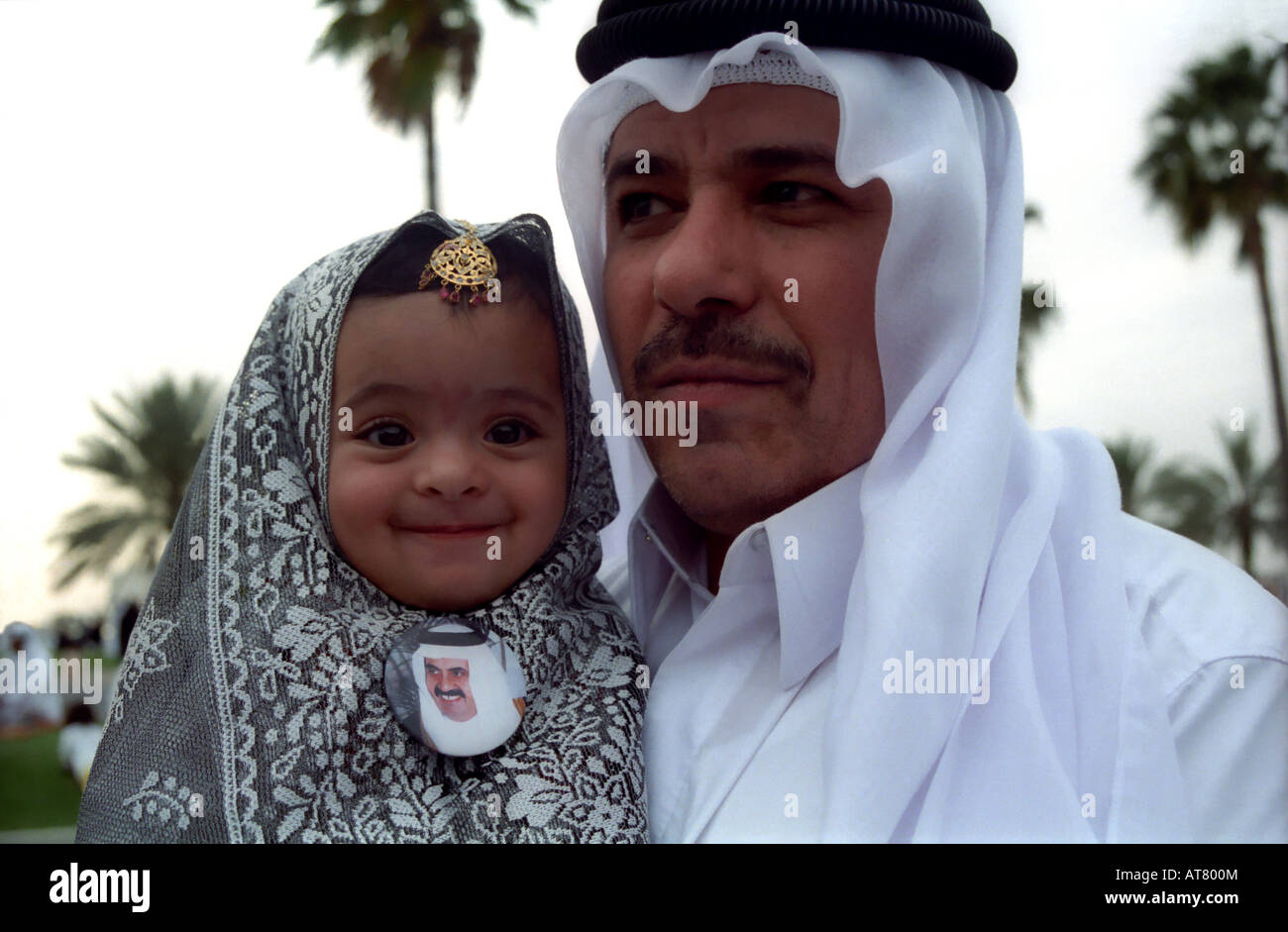 Traditional qatari dress hi-res stock photography and images - Alamy