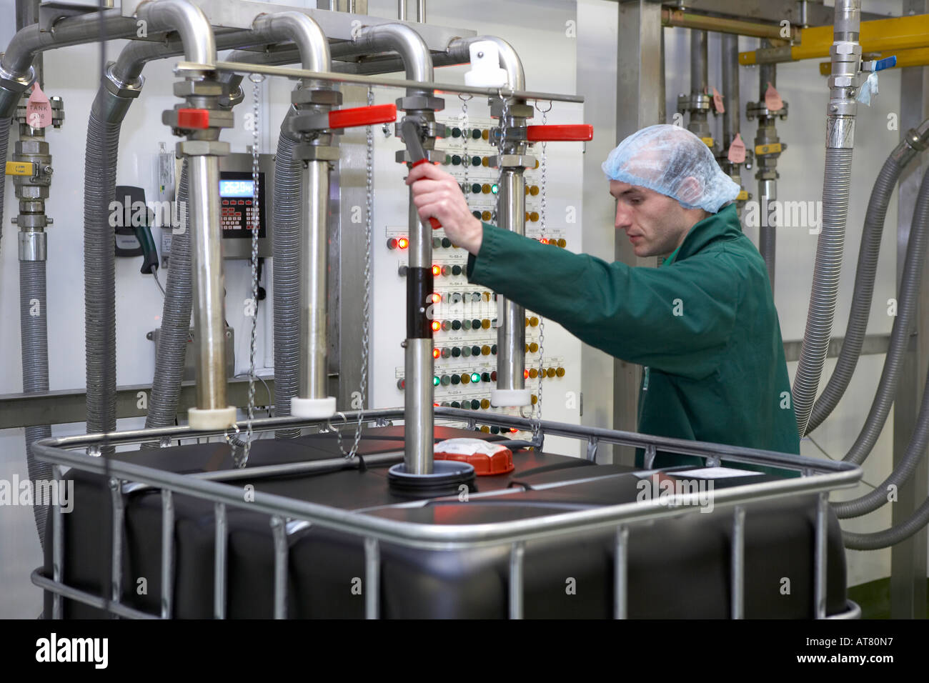 Bulk liquid handling hi-res stock photography and images - Alamy