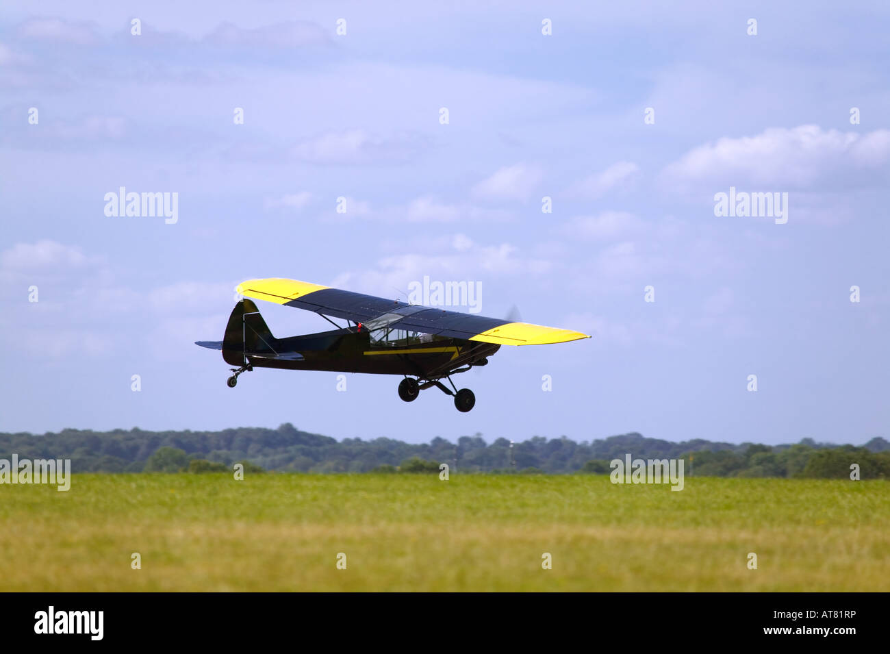 Low wing aircraft hi-res stock photography and images - Alamy