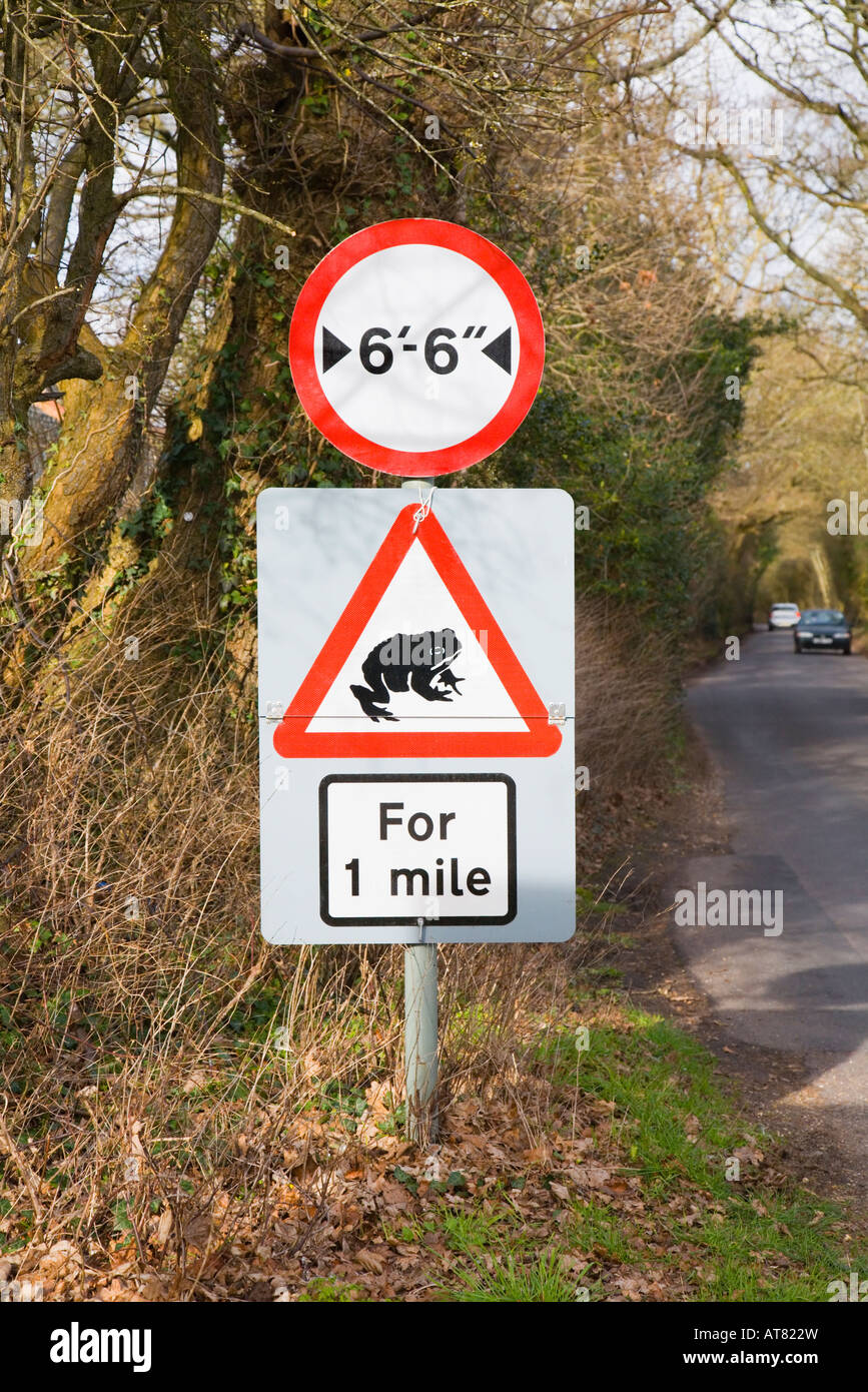 Sign crossing frogs hi-res stock photography and images - Alamy