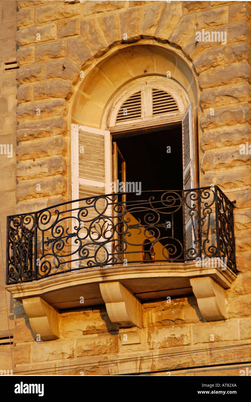 Cantilever balcony hi-res stock photography and images - Alamy