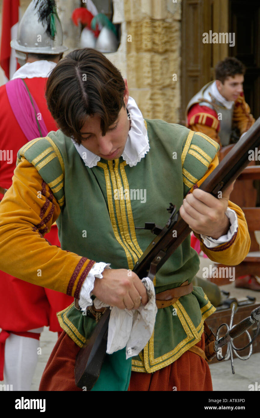 Cleaning musket hi-res stock photography and images - Alamy