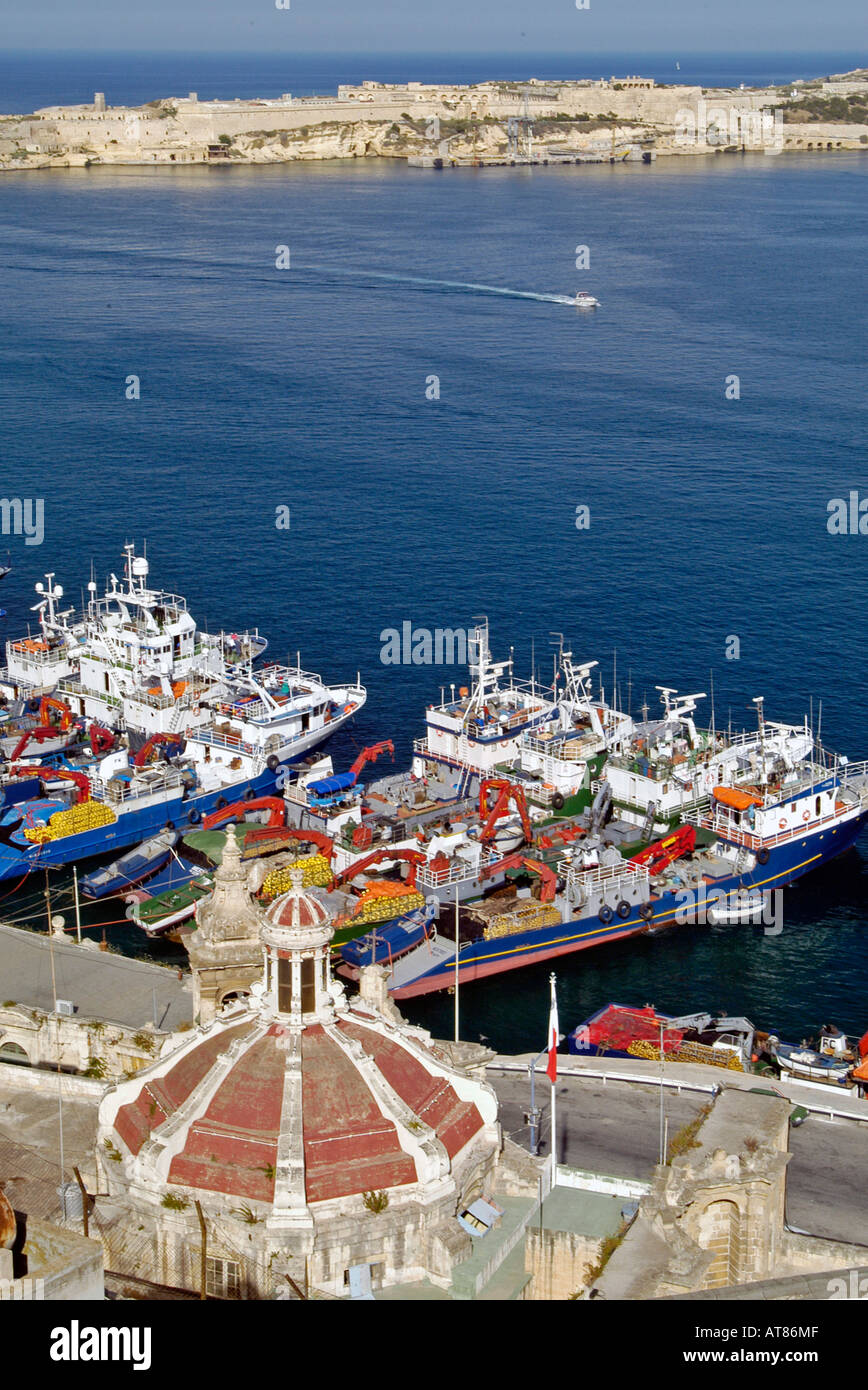 Cargo and freight in harbour hi-res stock photography and images - Alamy