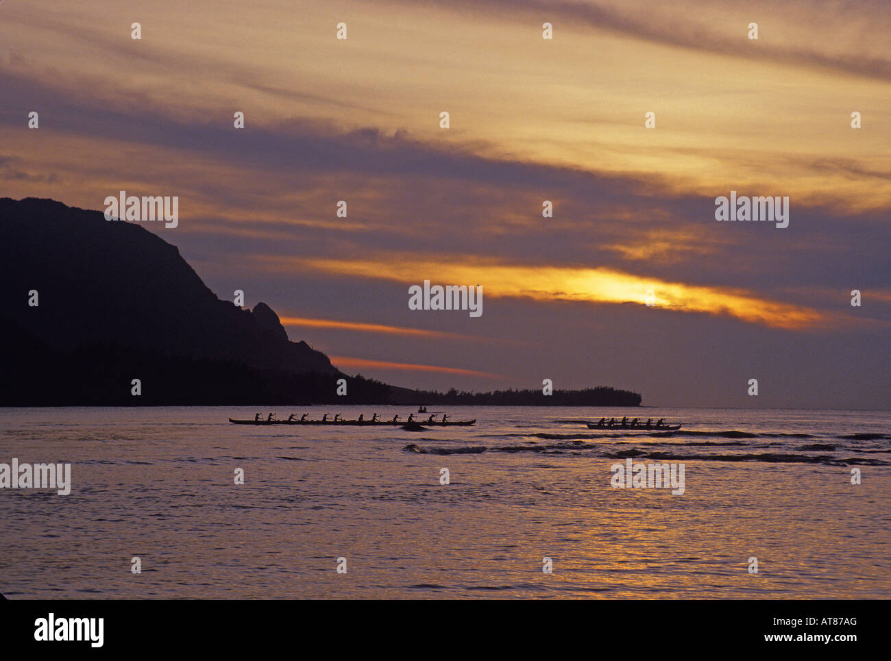 Sunset canoe paddlers hi-res stock photography and images - Alamy
