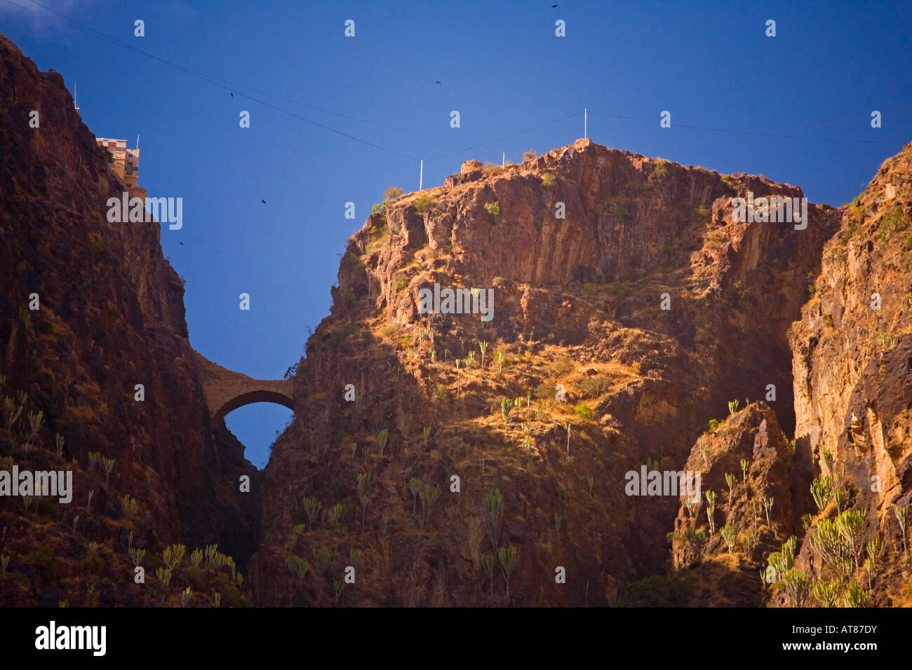 Shahara bridge yemen hi-res stock photography and images - Alamy