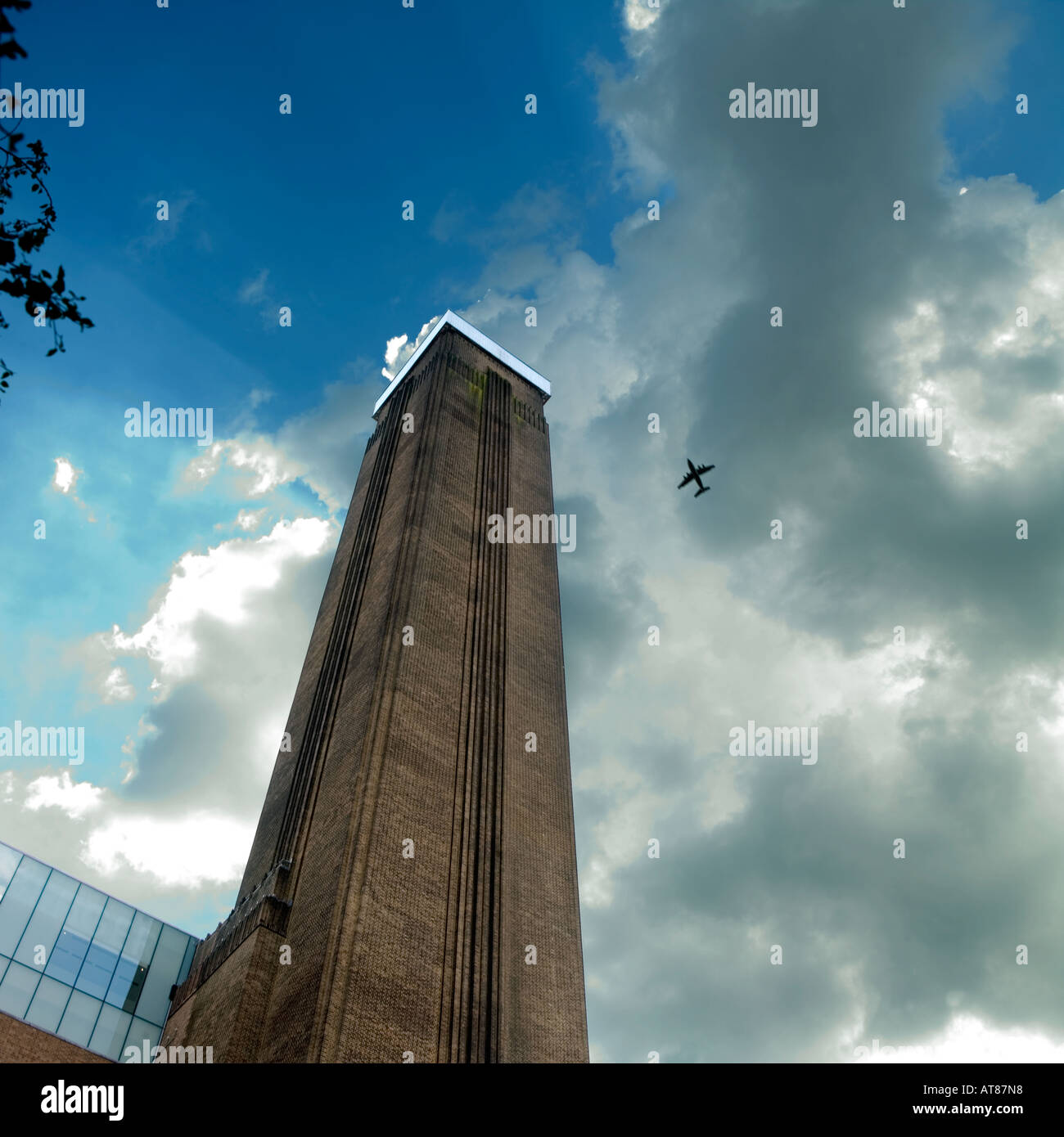 Tate Modern dramatic angle with small plane Stock Photo - Alamy