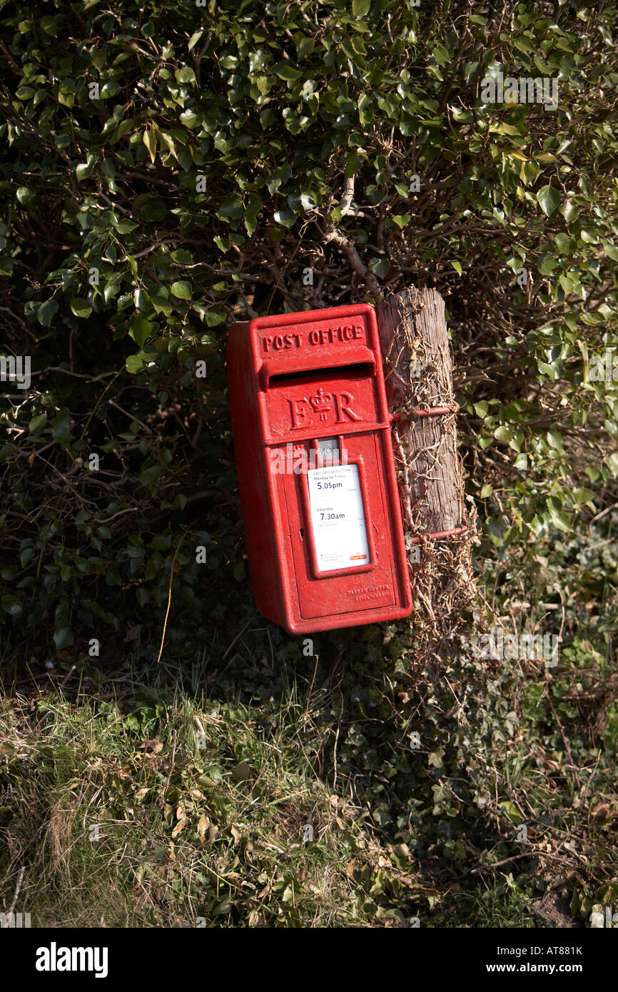 Red post office hi-res stock photography and images - Alamy
