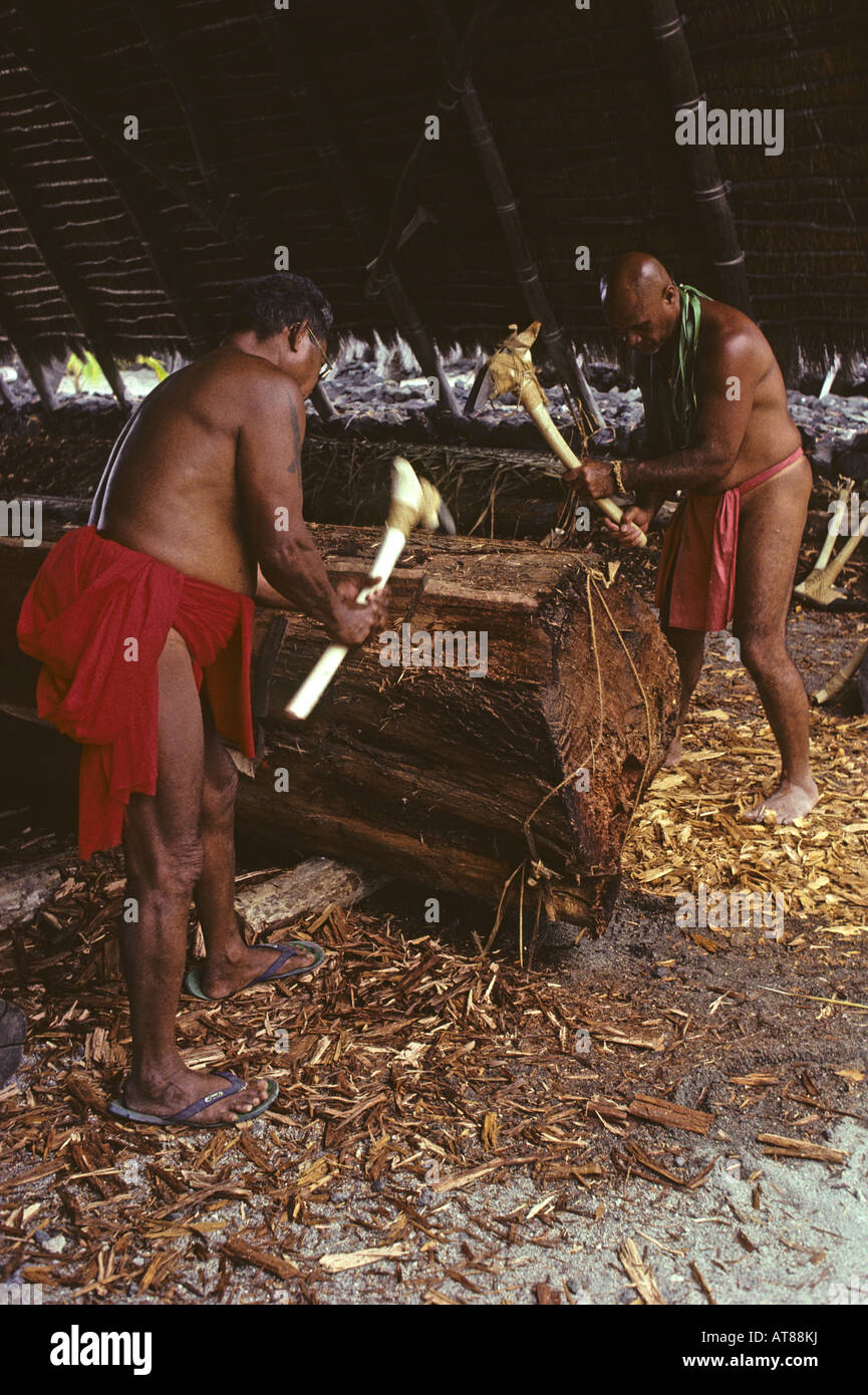 Building Polynesian voyaging canoe, Hawaiiloa - carving out hull ...