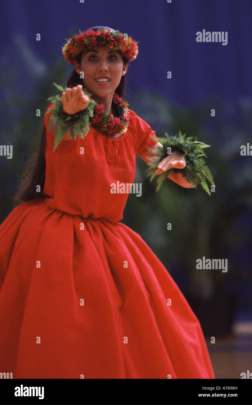Wahine Kahiko Performance at Hawai'i Secondary Schools Hula Kahiko ...