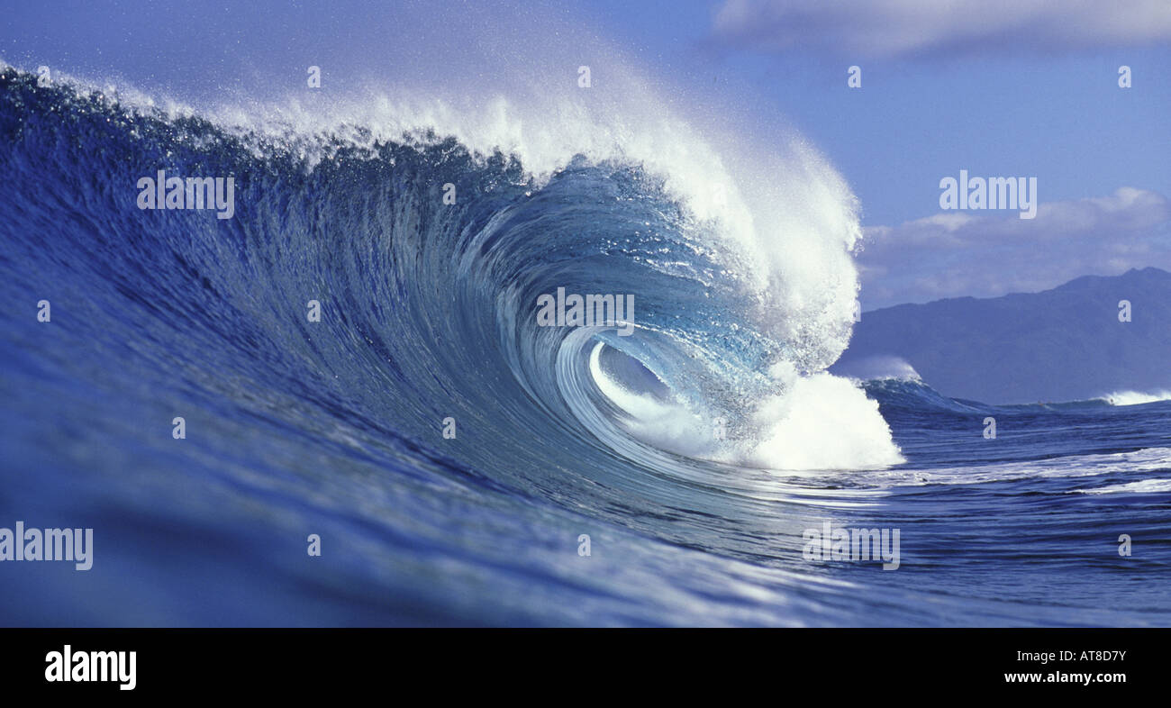 Beautiful empty wave at famous Banzai Pipeline on Oahu's North Shore ...