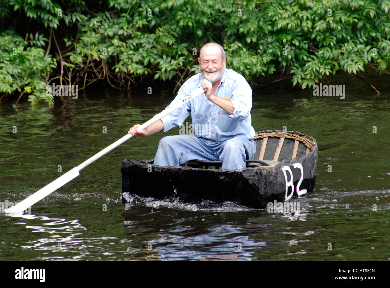 Coracle races hi-res stock photography and images - Alamy