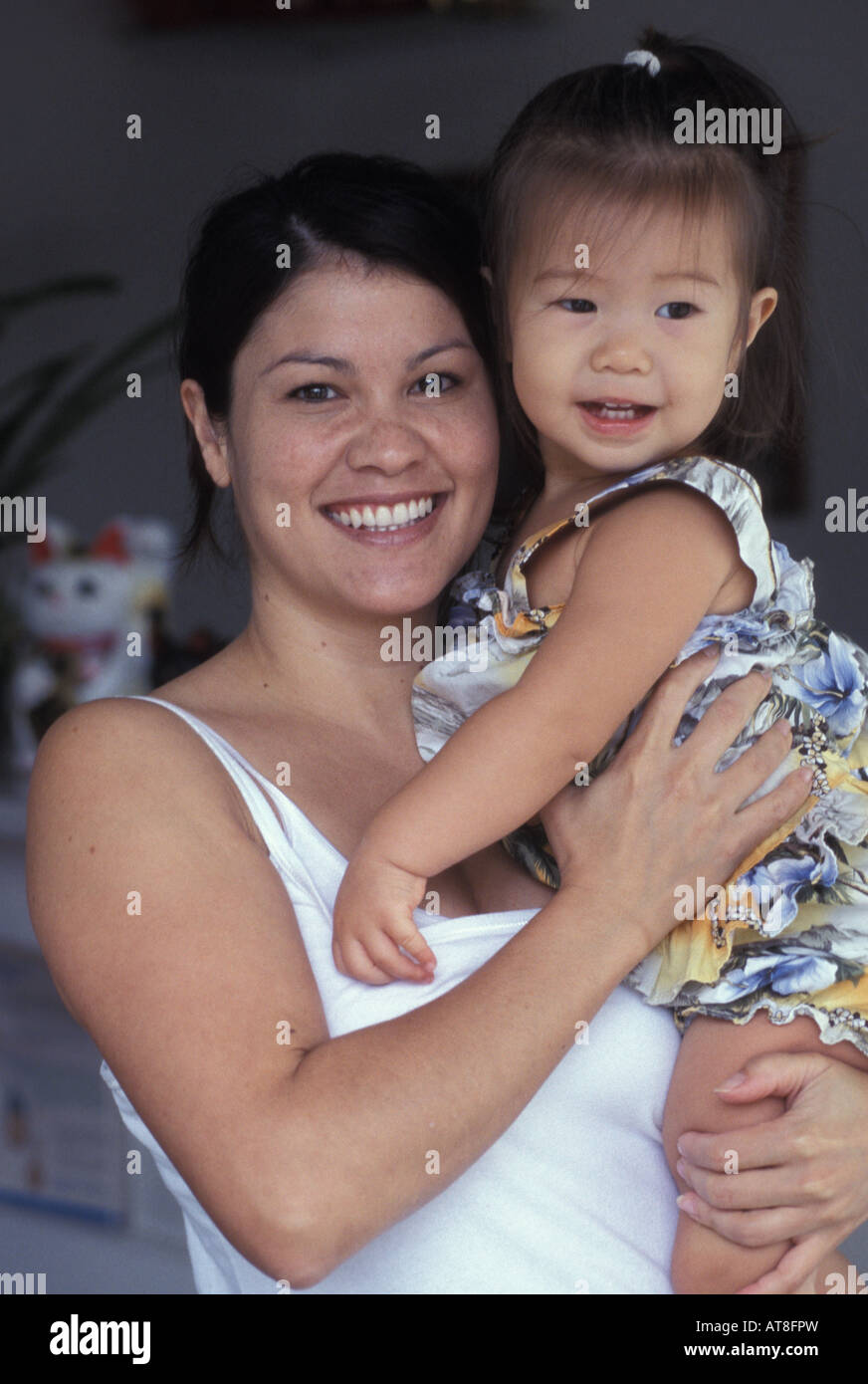 Hawaii oahu mother baby girl hi-res stock photography and images - Alamy
