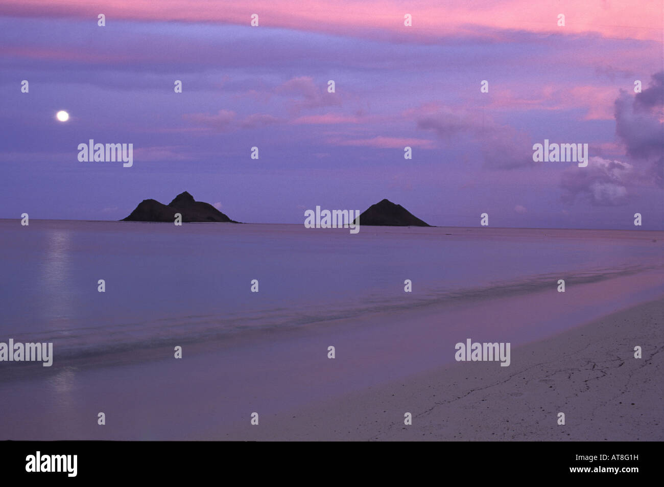 Moonrise at Lanikai beach with Moku Lua islands, Oahu Stock Photo - Alamy