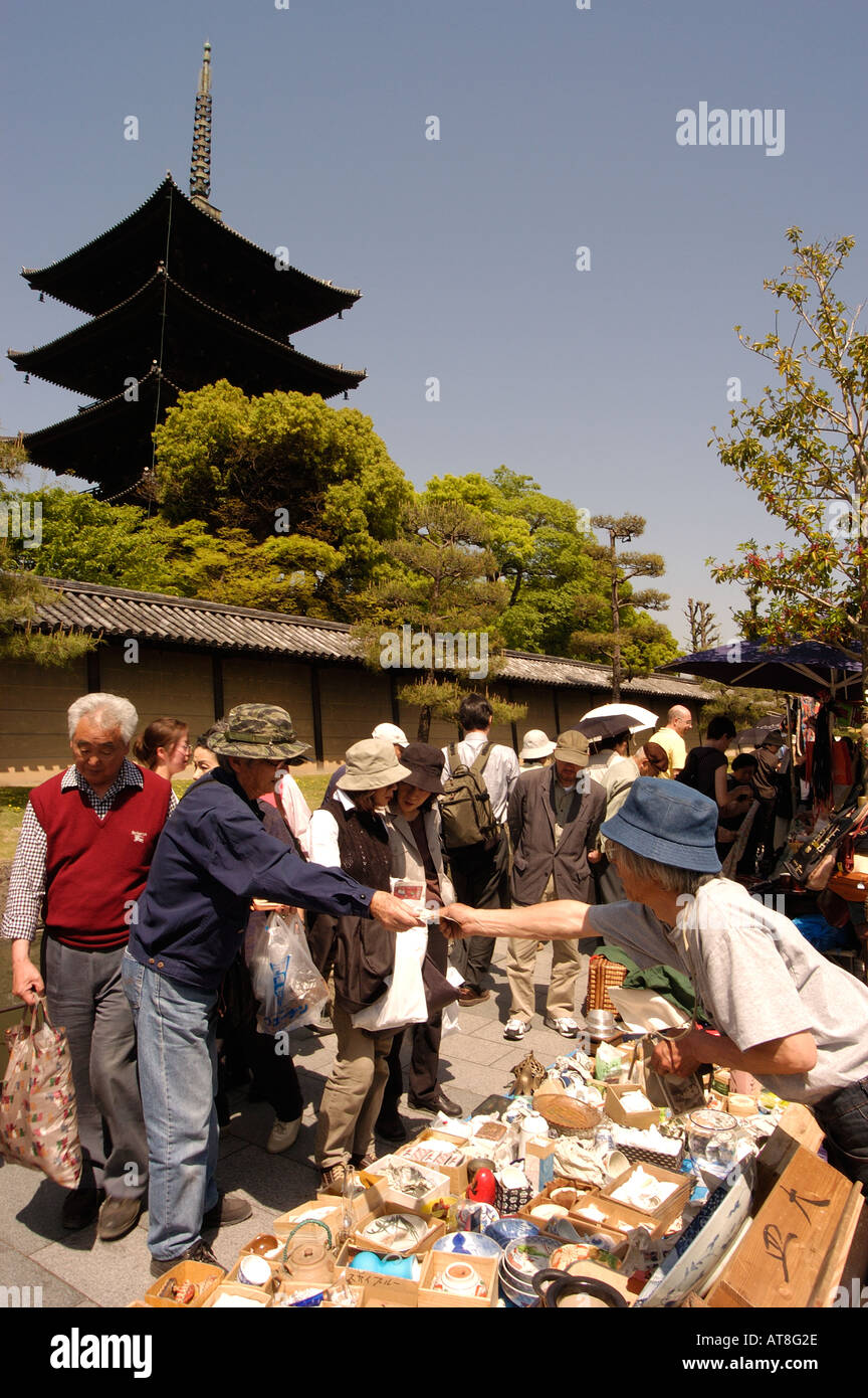 Flea market toji temple hi-res stock photography and images - Alamy